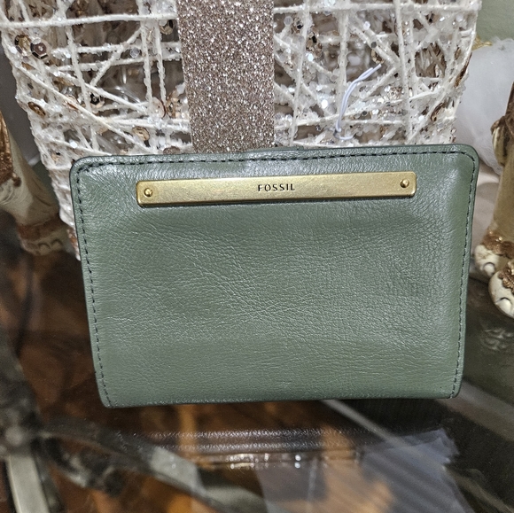 Fossil | Bags | Vintage Fossil Leather Green Wallet | Poshmark